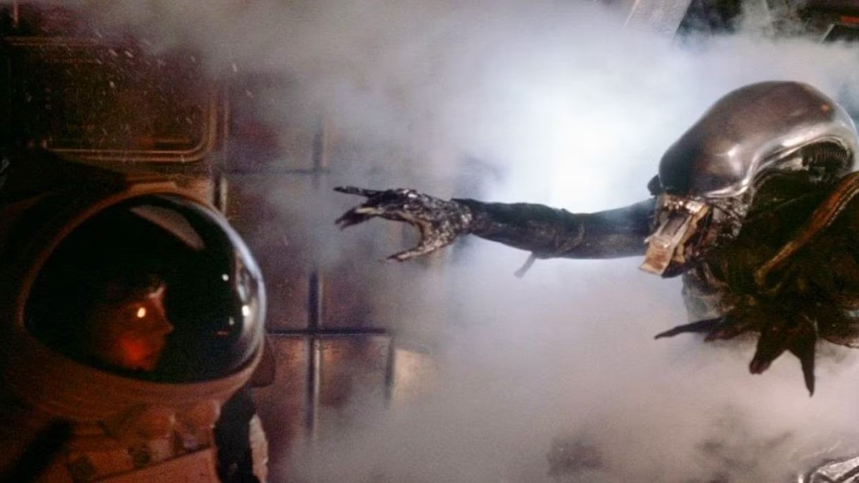 15 Film Alien Terbaik yang Seru, Menegangkan, dan Ikonik